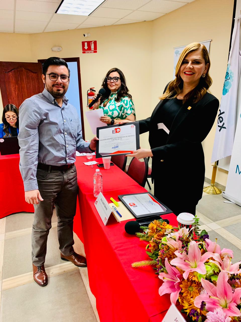 INFONAVIT RECONOCE A 40 EMPRESAS CON EL DISTINTIVO EMPRESAS DE DIEZ ...