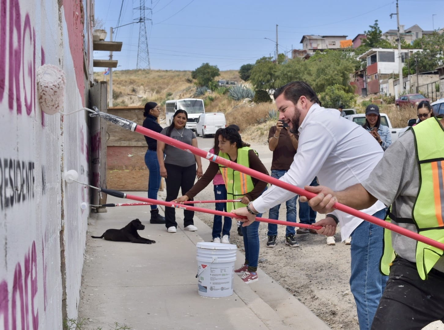 ISMAEL BURGUEÑO ACUDE A COLONIA EL NIÑO PARA INICIAR EL RETIRO DE PROPAGANDA - Piolín News TV